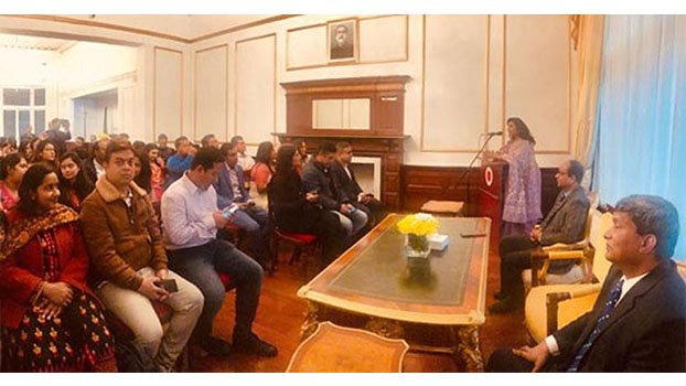 Saida Muna exchanges views with Bangladeshi students in London ...