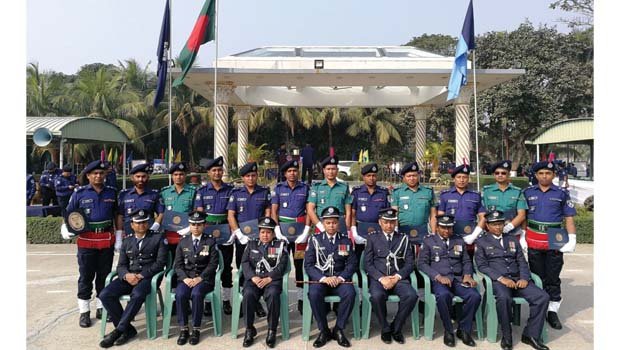 Closing March of 18th DC-batch of police held at Mahera - Bangladesh Post