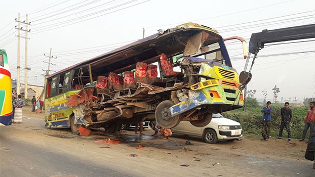 Female Passenger Killed As Two Buses Collided In Dhamrai Bangladesh Post