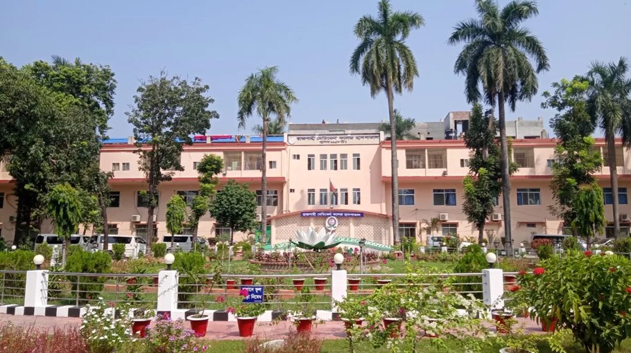 RMCH interns call off strike - Bangladesh Post