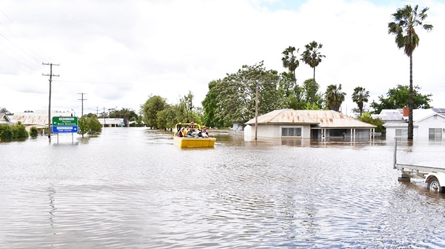 Flash floods sweep away houses, cars in Australian town - Bangladesh Post