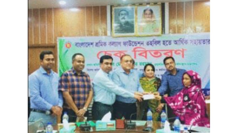 61 labour families get financial support in Rajshahi - Bangladesh Post