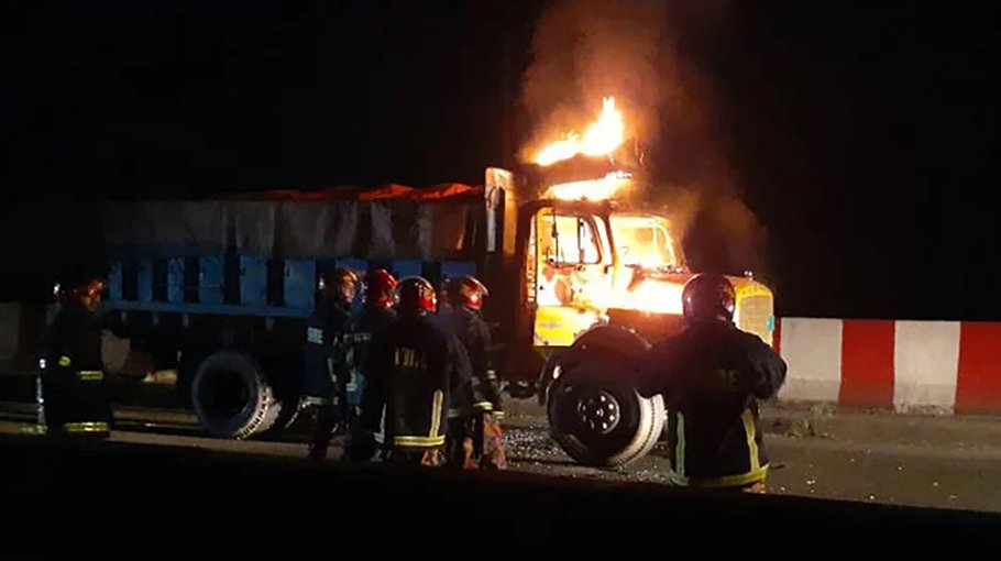 224 people sued for torching lorry in Sitakunda - Bangladesh Post