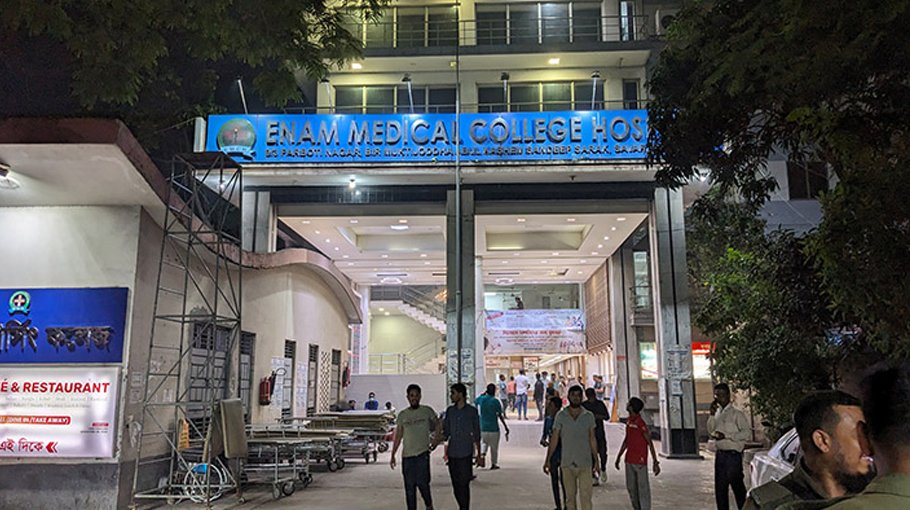 Two die under rubble of collapsed wall in Dhamrai - Bangladesh Post