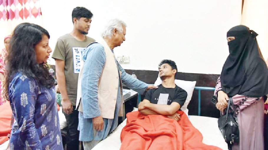 Chief Adviser visits RpMCH to see injured victims of student movement ...